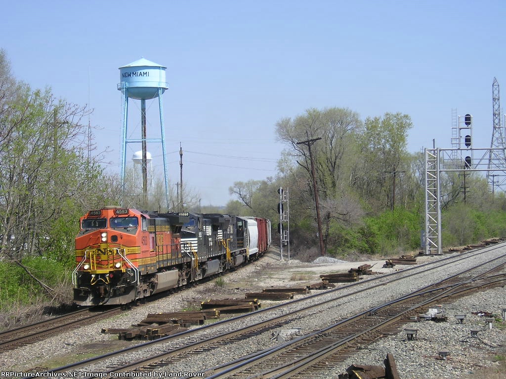 BNSF 4583 On NS 175 Eastbound
